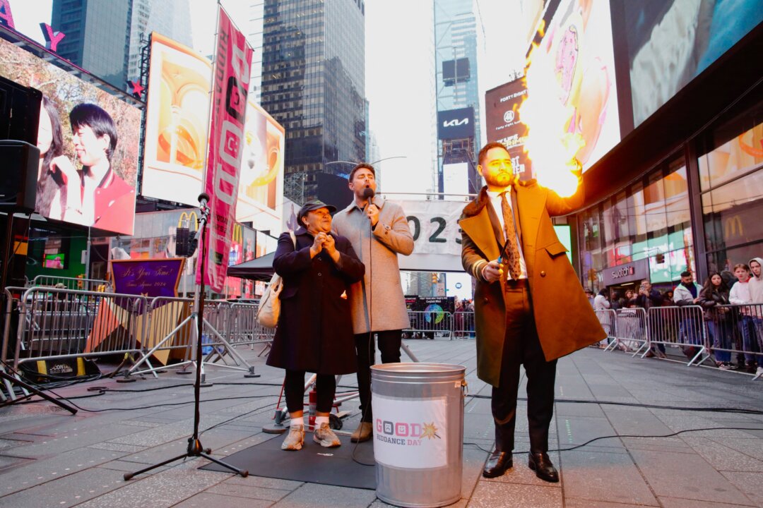 ‘Good Riddance Day’ Comes to Times Square Again | EpochTV