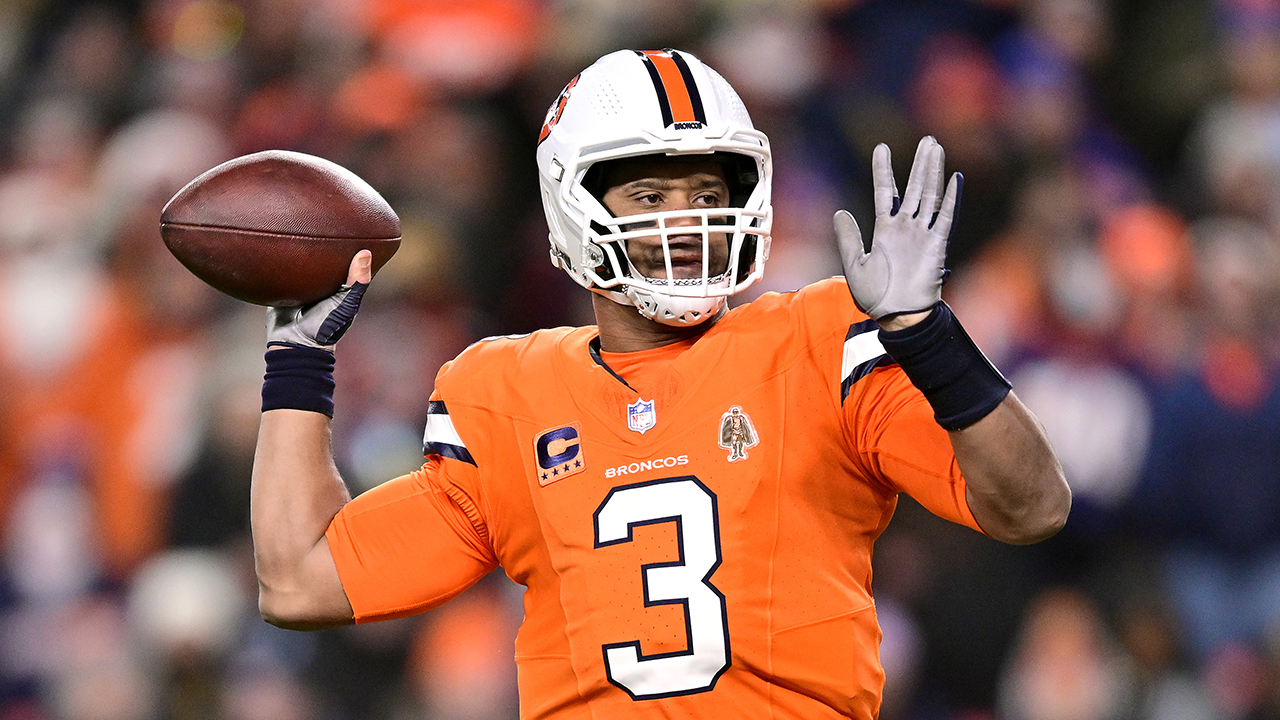 Broncos Stun With Wilson Benching | EpochTV