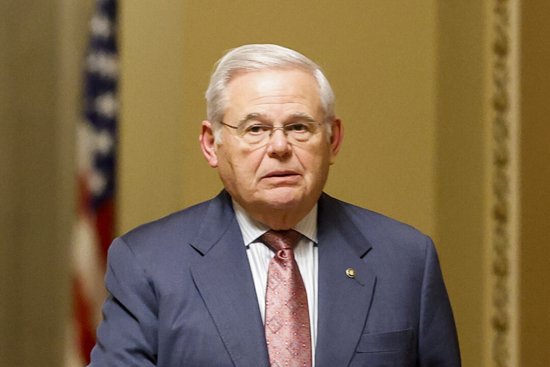 Sen. Menendez: I Got ‘Absolutely Nothing’ From Qatar | The Epoch Times