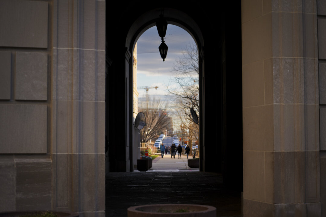 New IRS Unit Begins Targeting Pass-Through Businesses | The Epoch Times