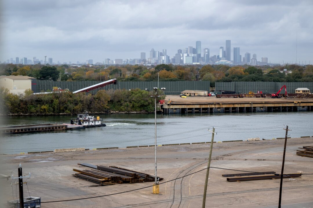 2 Dead After Fire on Vessel at Port of Houston | The Epoch Times