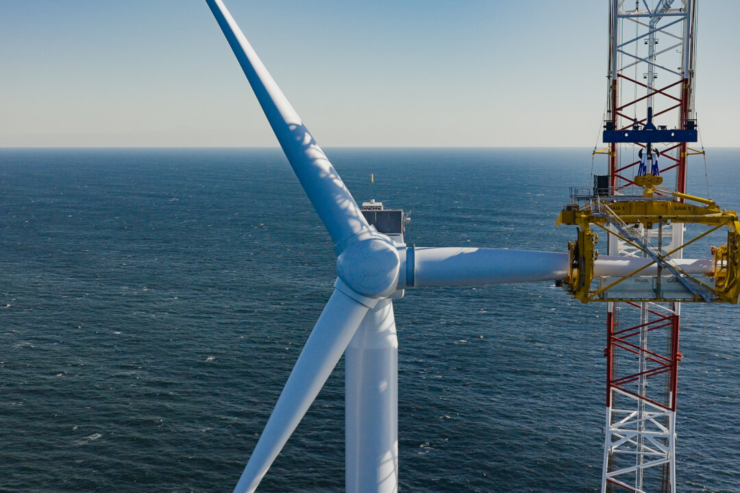 How Giant Wind Turbines Are Installed and the Effect on the Atlantic ...