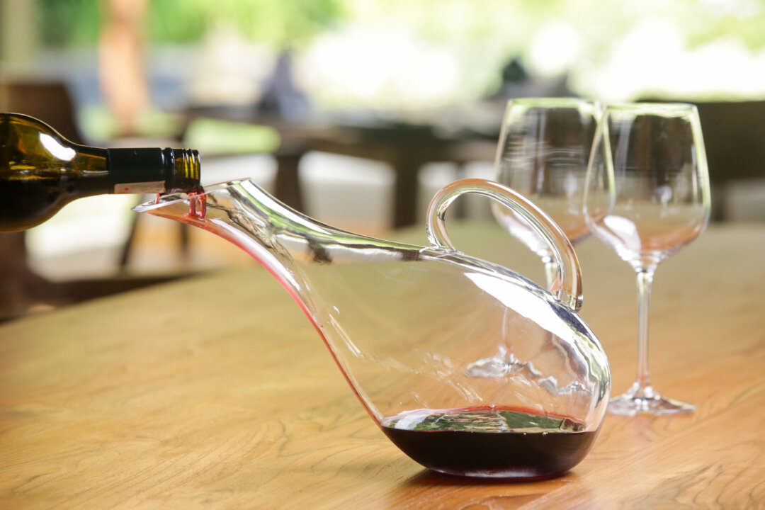 Decanting Wine | The Epoch Times