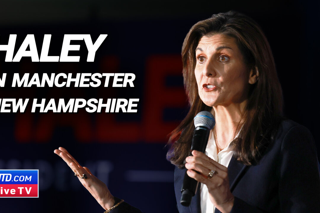 Nikki Haley Campaigns in Manchester, New Hampshire | EpochTV