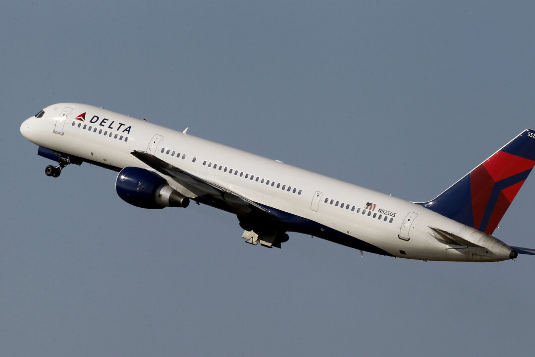 Boeing 757 Loses Nose Wheel While Awaiting Takeoff in Atlanta | The ...