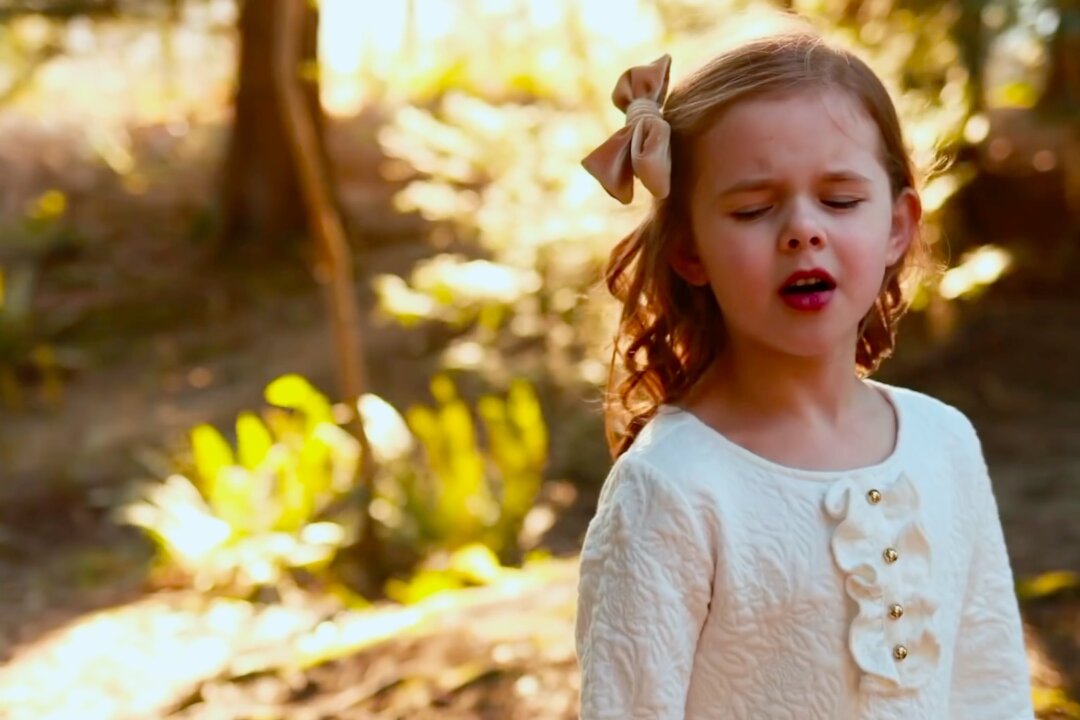 I Know That My Redeemer Lives | 7-Year-Old Claire Crosby | EpochTV