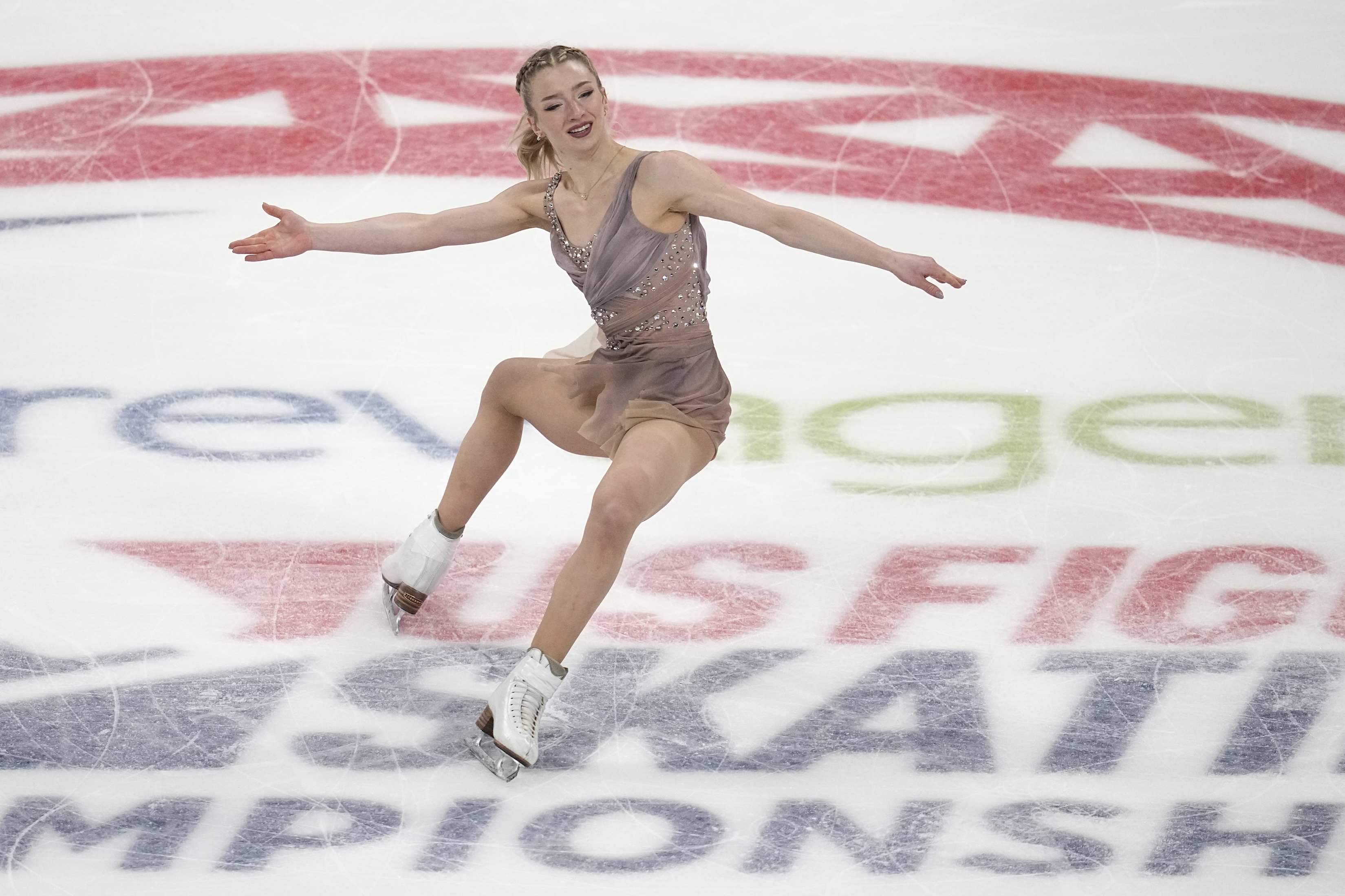 Amber Glenn Wins US Figure Skating Title After Isabeau Levito Falls 3 ...