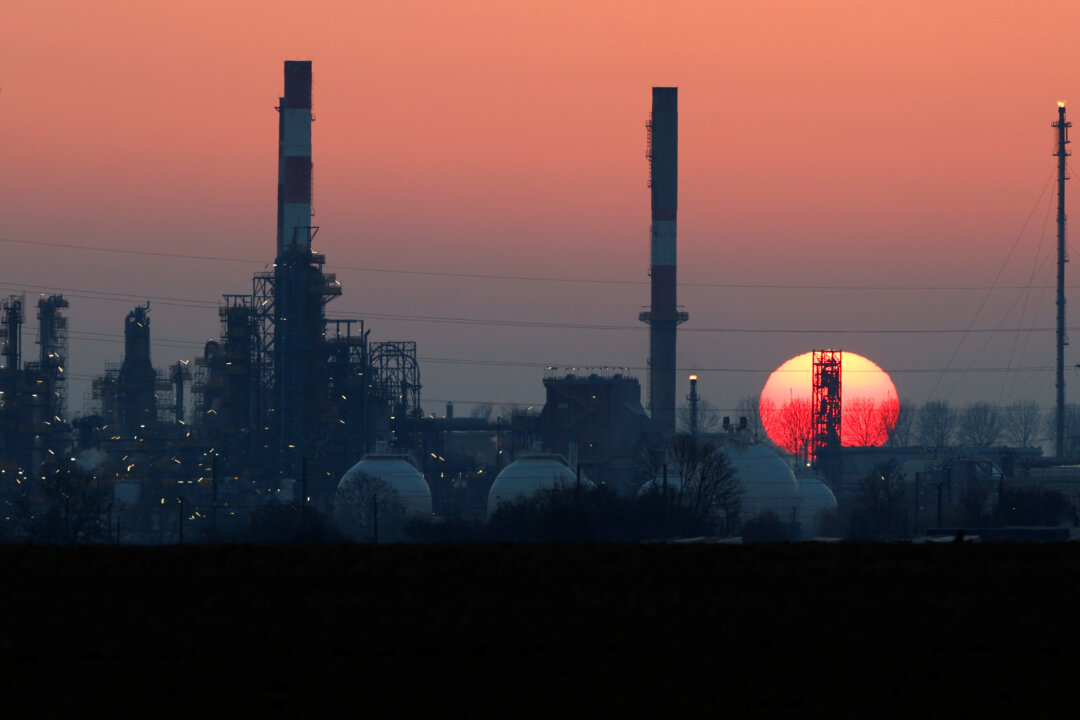 Oil Eases as IEA Flags Slower Demand Growth | The Epoch Times