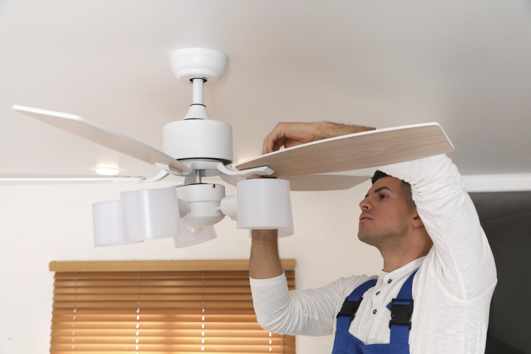 Hang a Ceiling Fan Properly and Safely | The Epoch Times