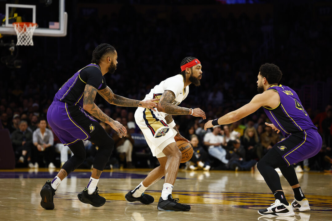 Lakers Score 87 Points in a Spectacular First Half and Roll to a 139 ...