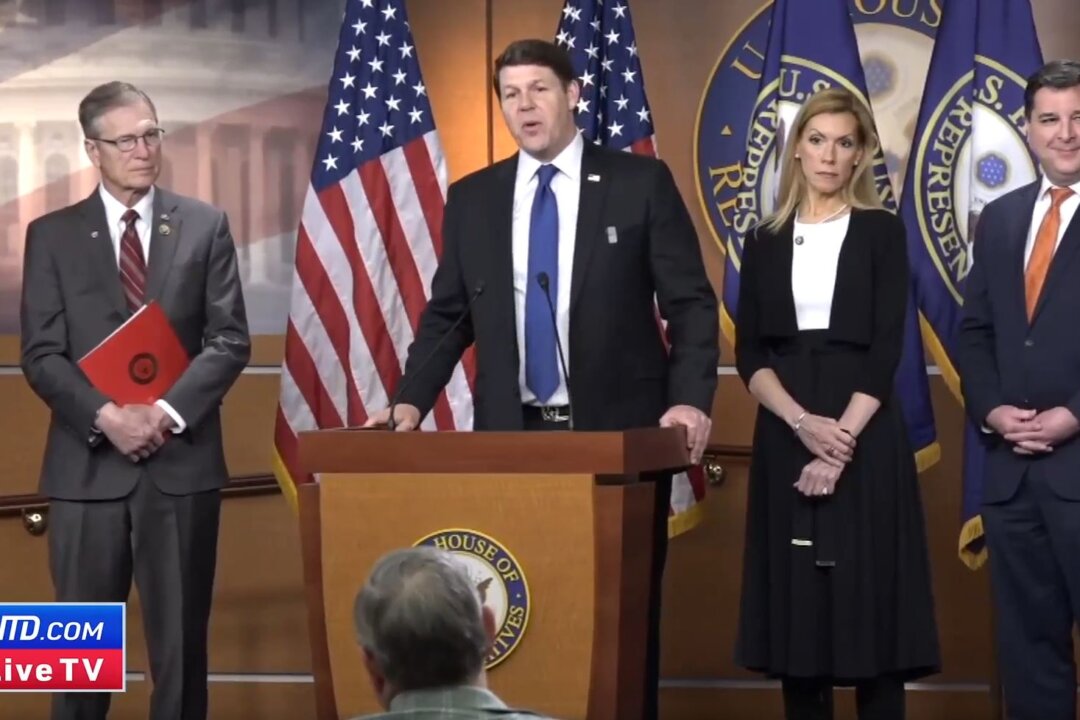 Rep. Arrington and Others Speak on Border Security Amicus Brief | EpochTV