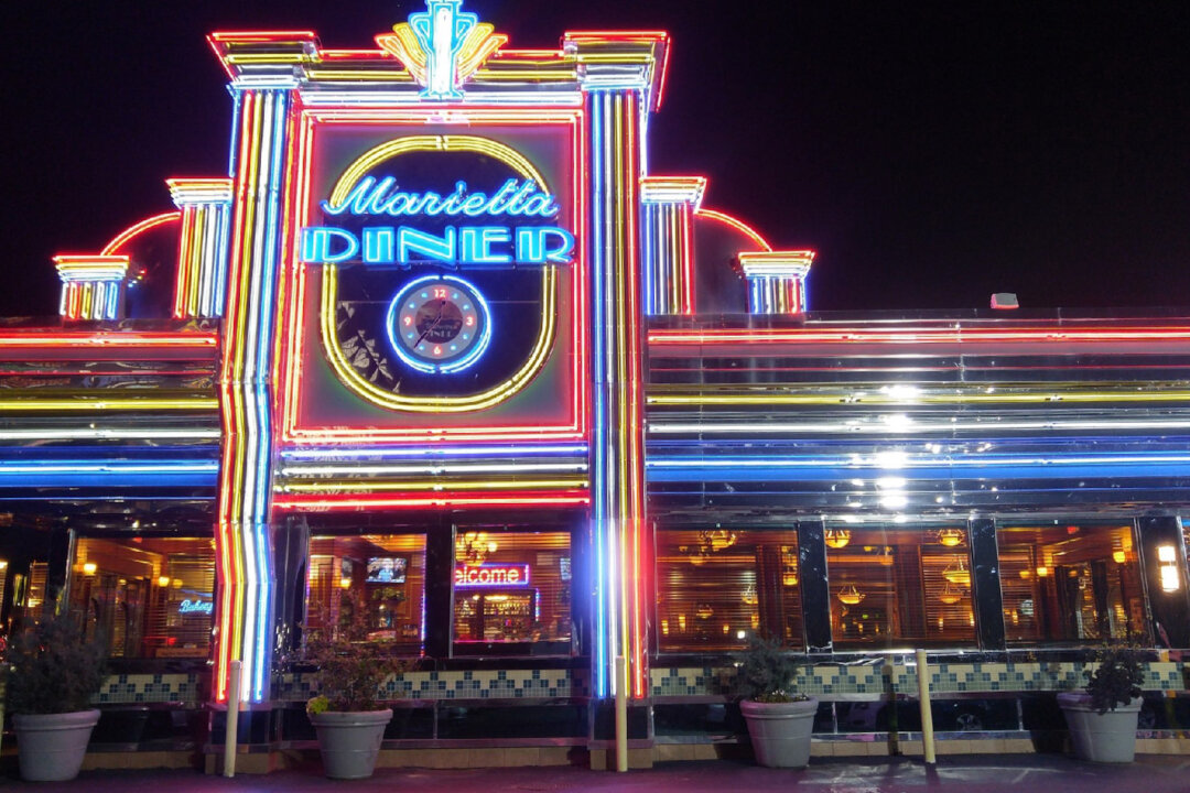 Nostalgic Diners: Come for the Eggs, Stay for the Experience | The ...