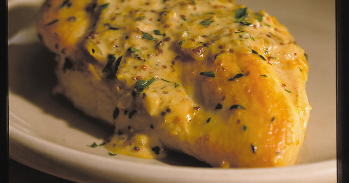 This French-Style Chicken Saute Is an Easy Party Dish