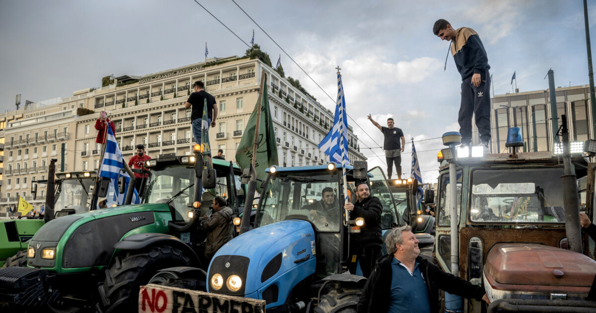 Tractors Converge on Athens as Greek Farmers Join Burgeoning Protest ...