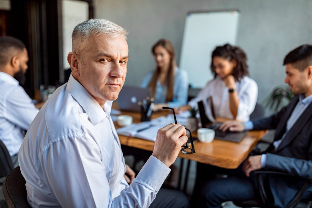How to Deal With Ageism at Work | The Epoch Times