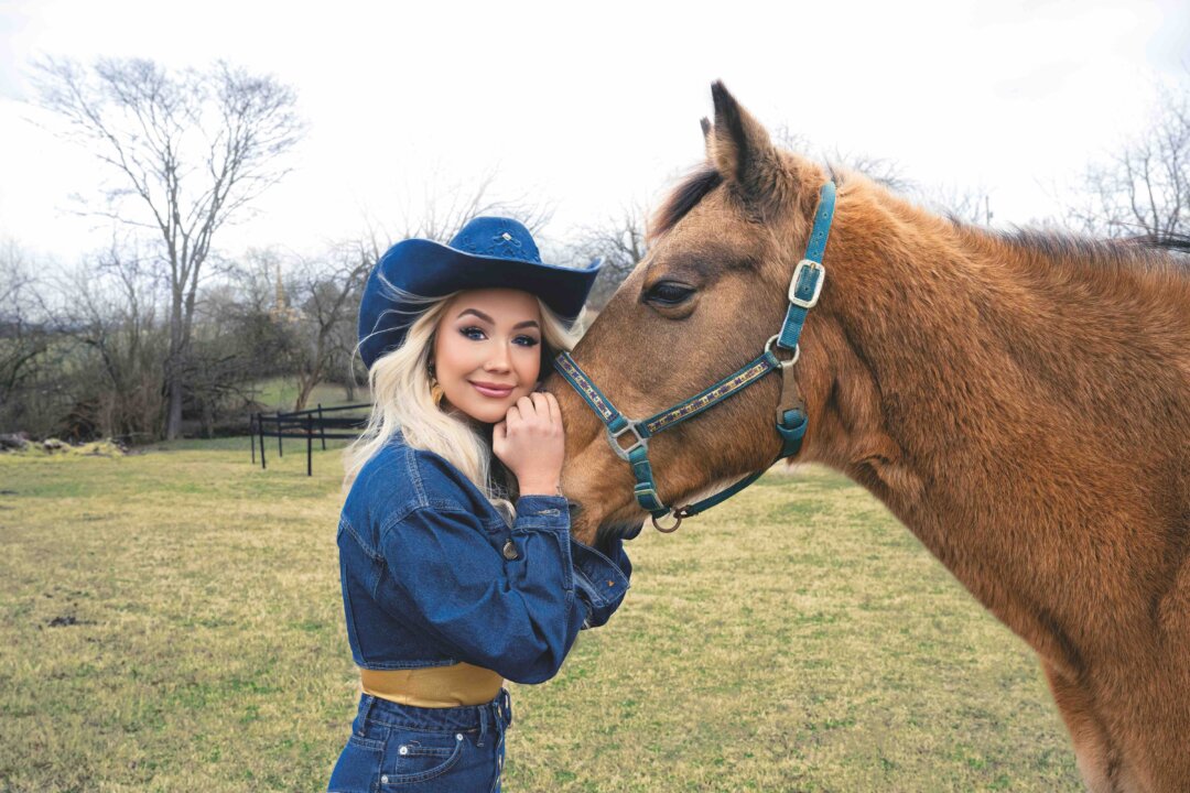 Country Singer RaeLynn Is Not Afraid to Let You Know She Loves Her ...