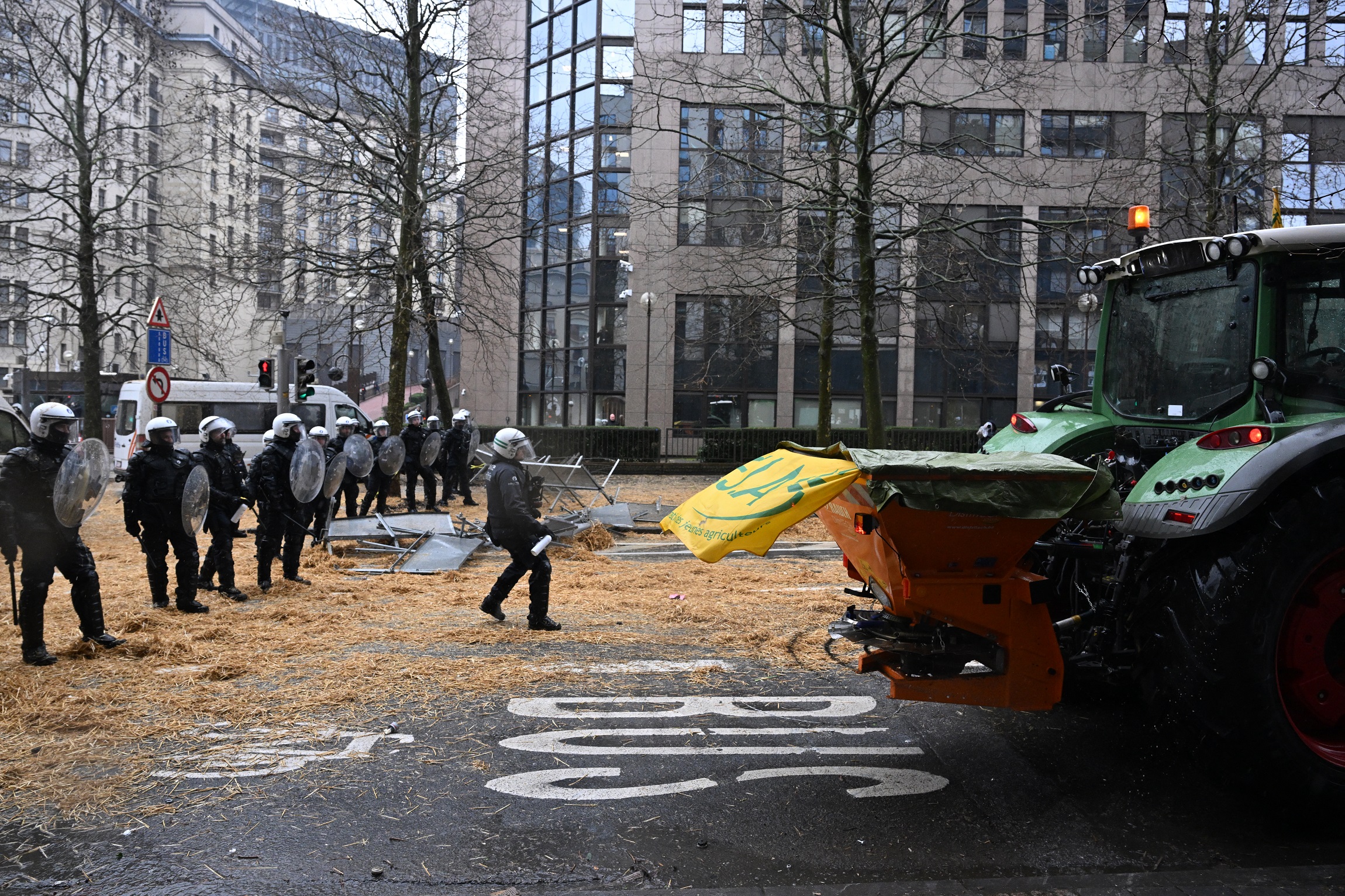 Protesting Farmers Clash With Police at EU Headquarters in Brussels ...