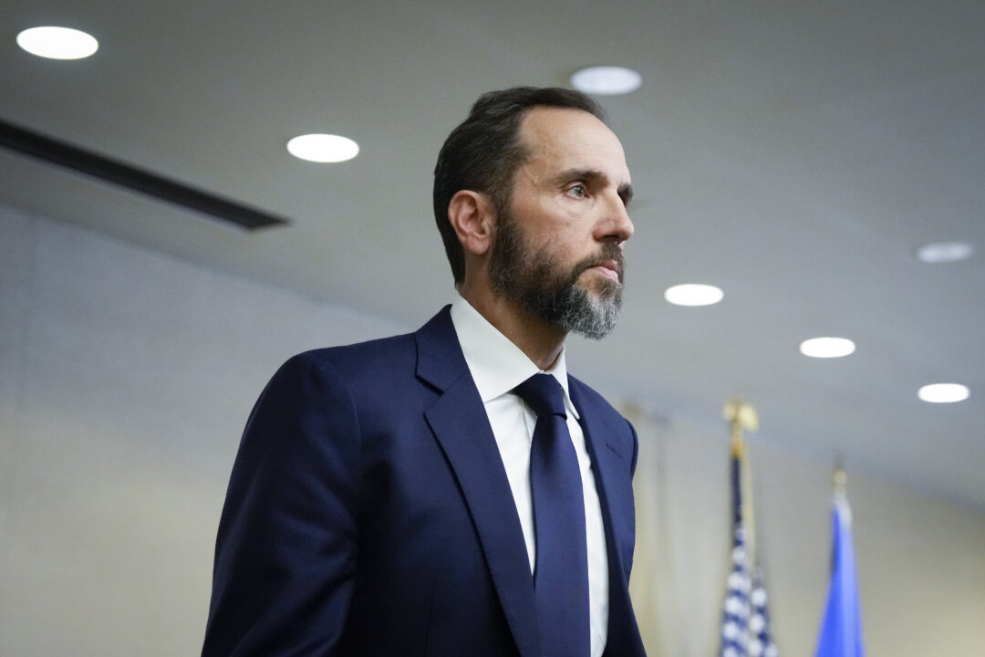 Jack Smith Wants to Block FBI Interviews in Trump Case | The Epoch Times