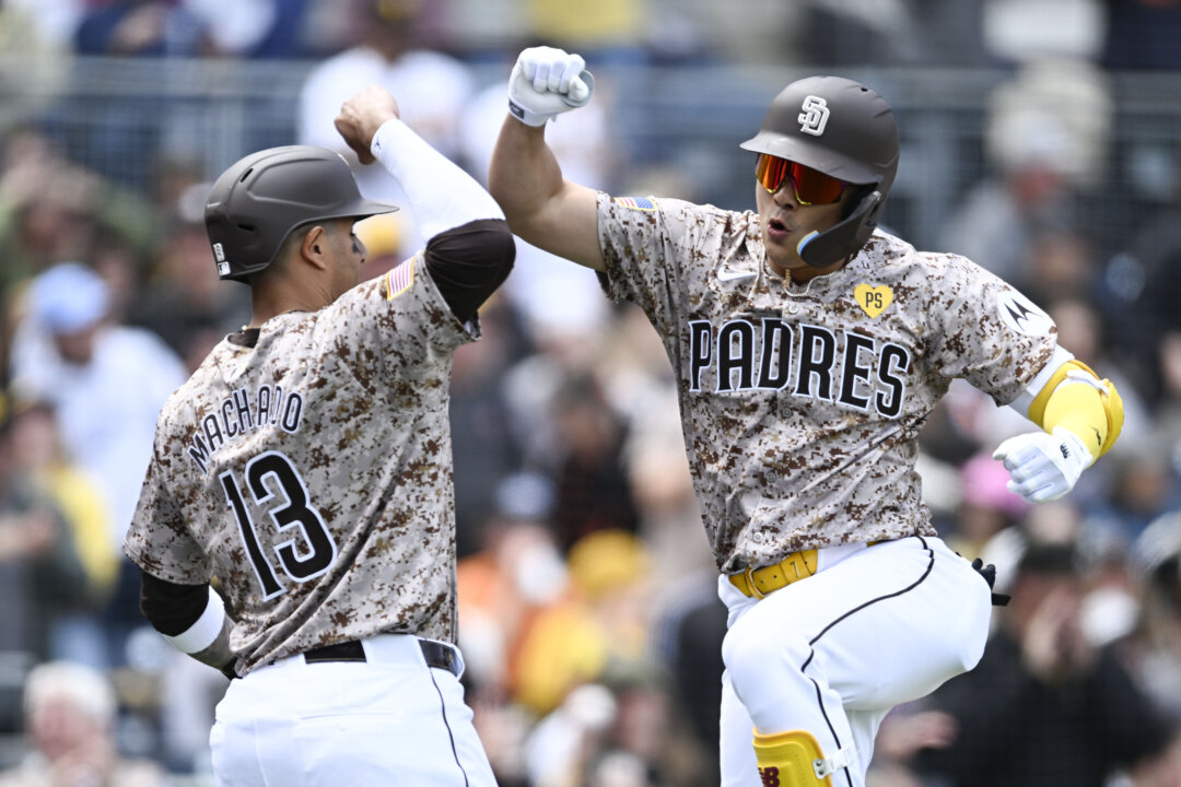 Padres Score Early and Often to Gain Split of Four-Game Set With Giants ...