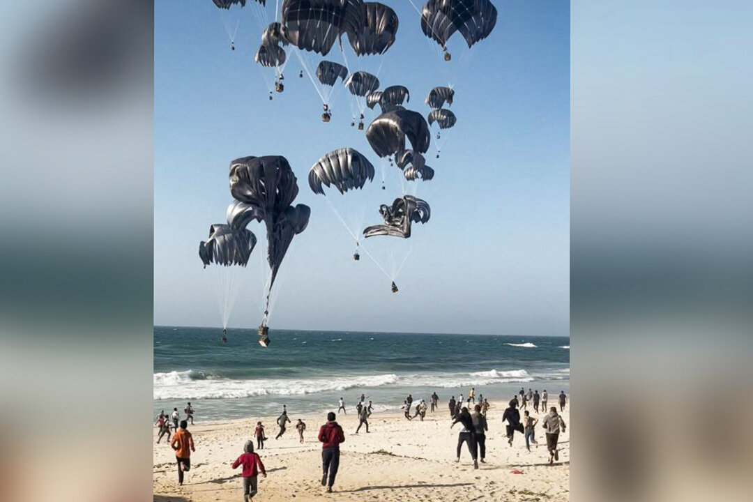 US Military Completes First Round of Food Airdrops Into Southern Gaza ...