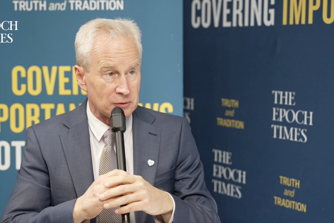 Dr. Peter McCullough Explains Risks for COVID-19 Vaccines | The Epoch Times