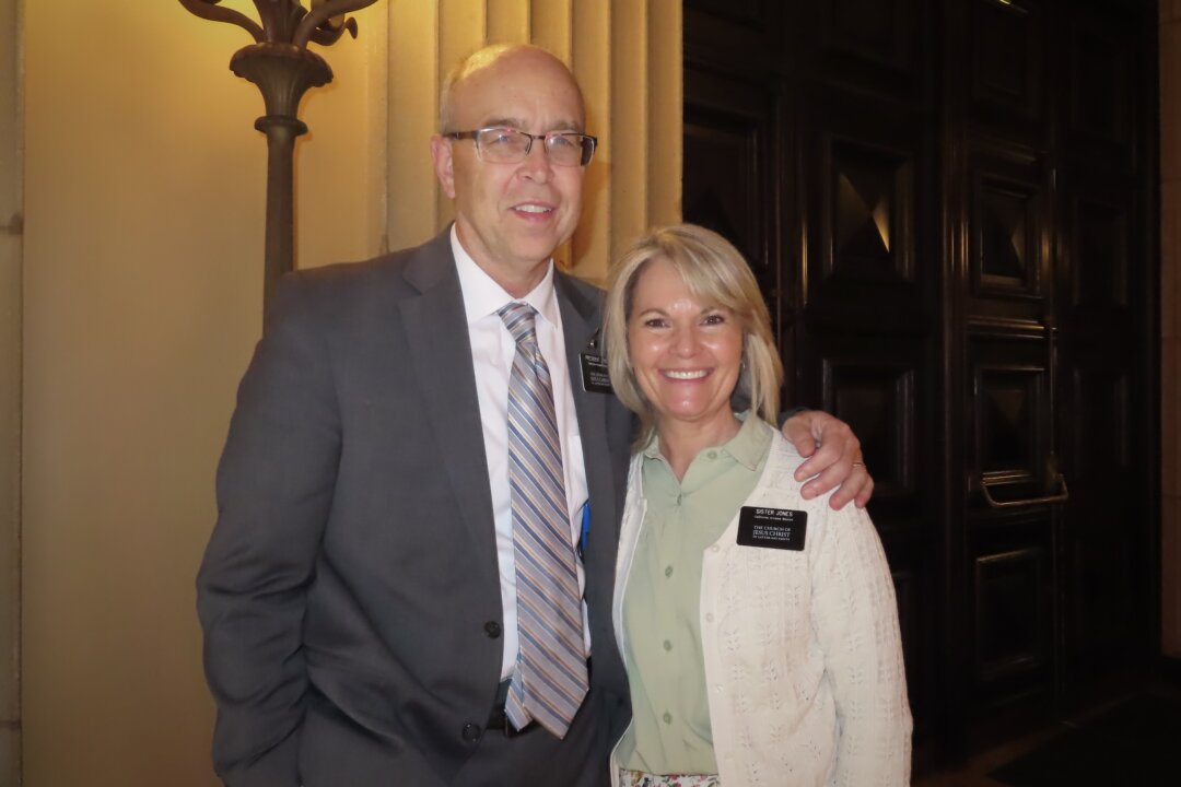 Missionaries Sees Special Talent in Shen Yun’s Performers | The Epoch Times