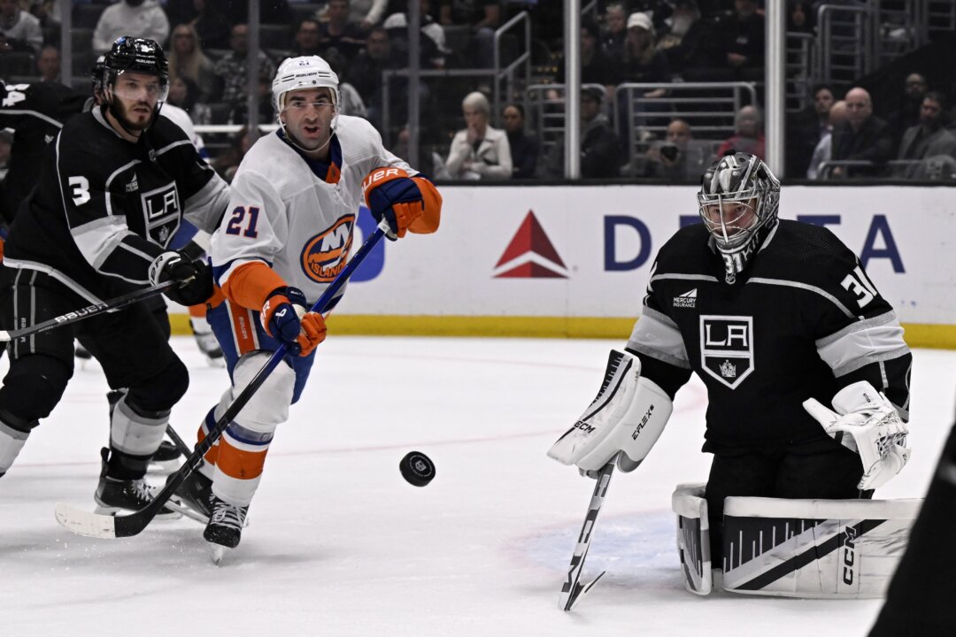Rittich Gets 2nd Shutout of Season, Kings Snap Islanders 6-Game Winning ...