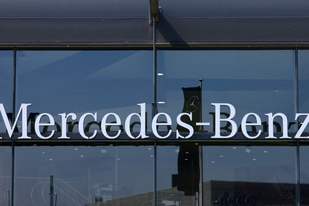 Mercedes Workers in Alabama to File for Union Vote This Week, UAW ...