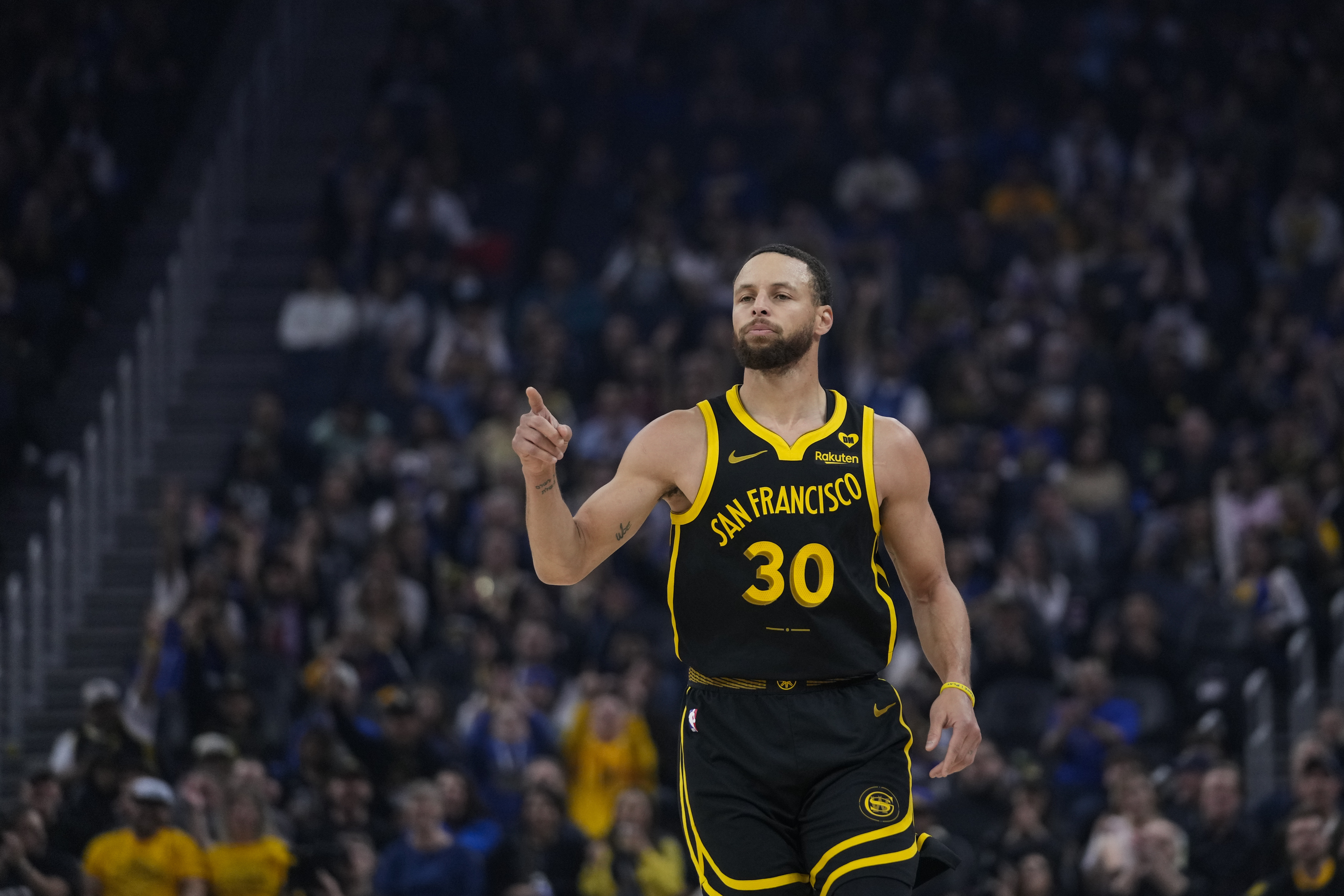 Curry Reaches Another 3-point Milestone as Warriors Roll Past Grizzlies ...