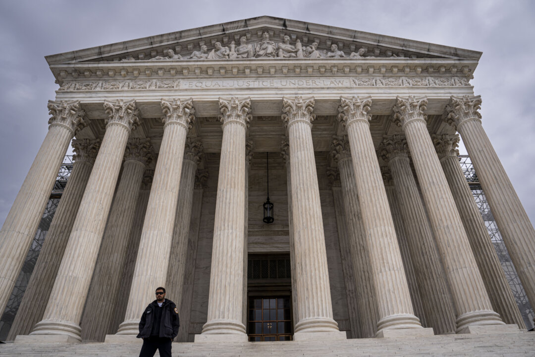 Supreme Court Considers Mandatory Minimum Sentences Under 3-strikes Gun Law | The Epoch Times