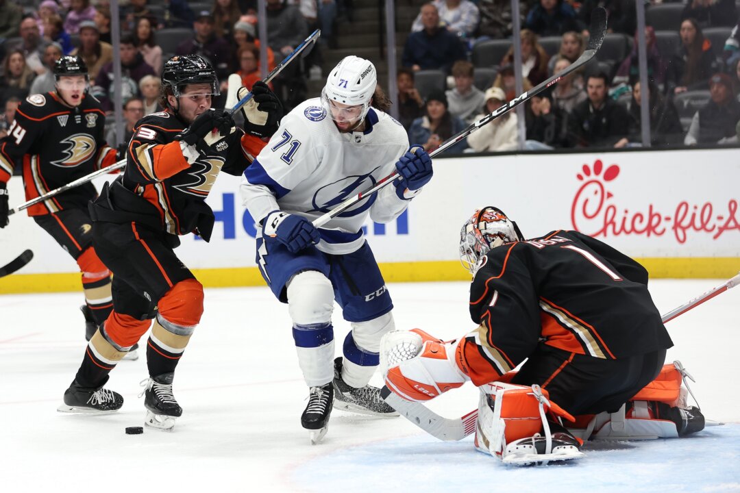 Ducks Fall to Lightning on Cirelli’s Breakaway Goal in OT | The Epoch Times