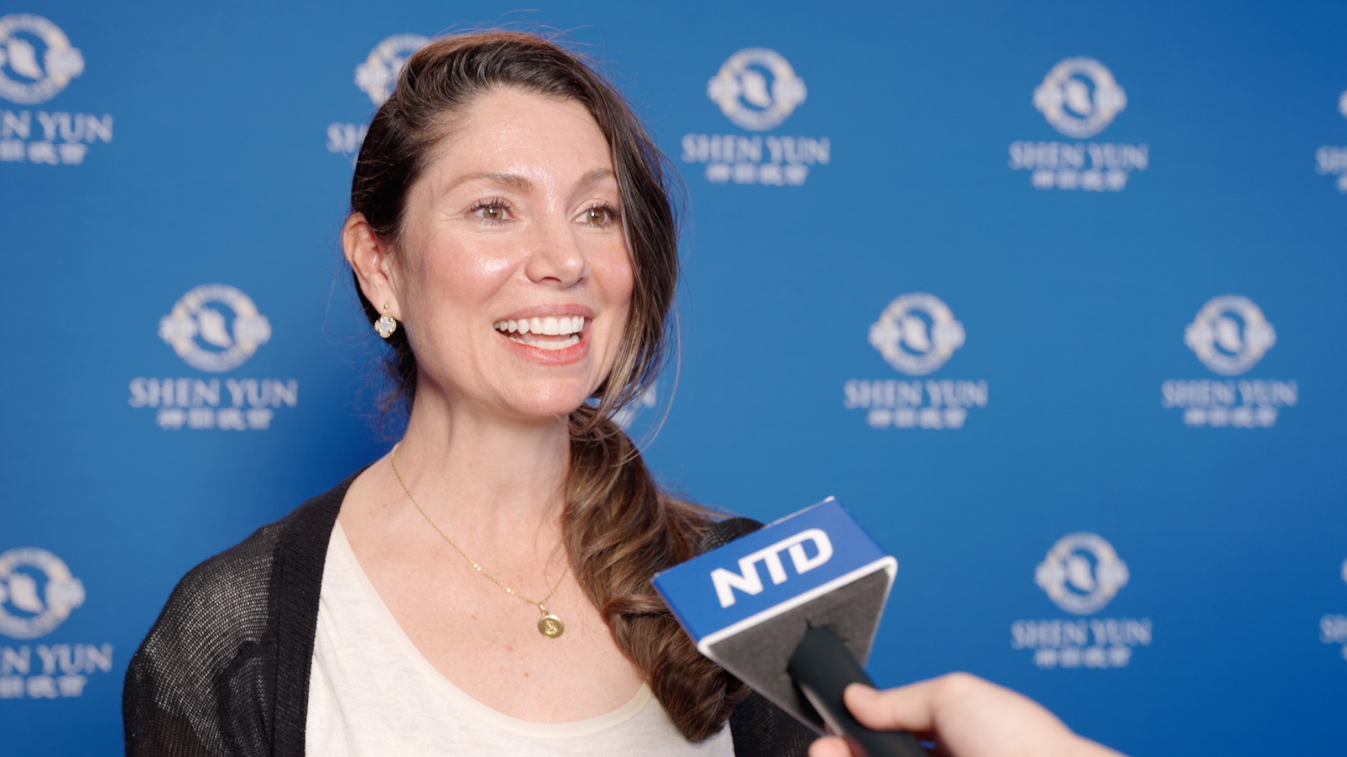 Costa Mesa Theatergoer Describes Shen Yun as ‘Creative’ and ‘Beautiful ...