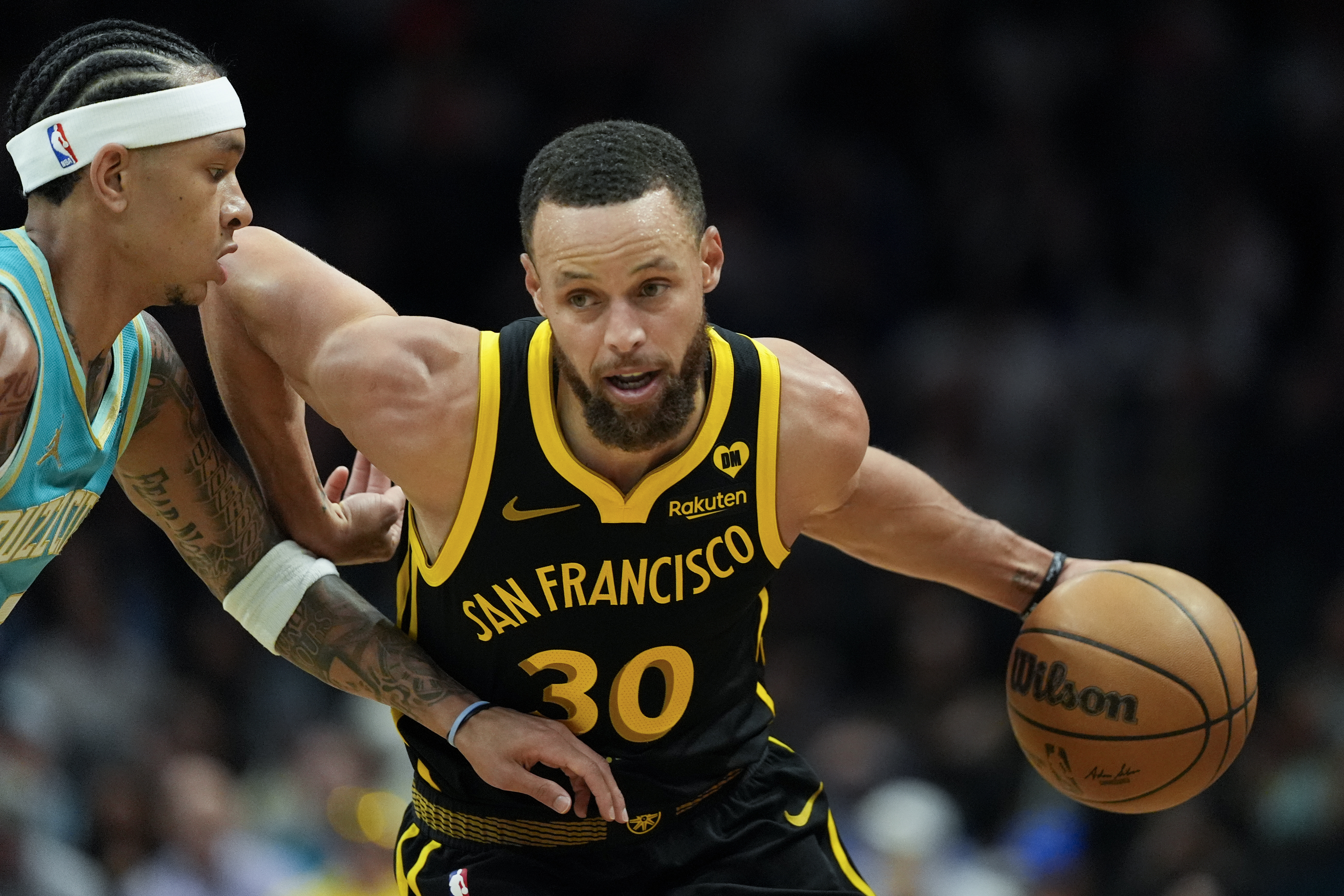Stephen Curry Returns Home, Scores 23 Points to Lead Warriors Past ...