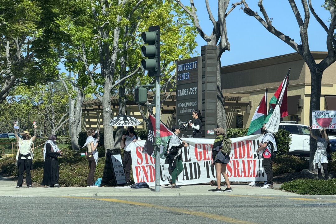 Mayor Supports Students’ Right to ‘Peacefully Assemble and Protest’ at ...