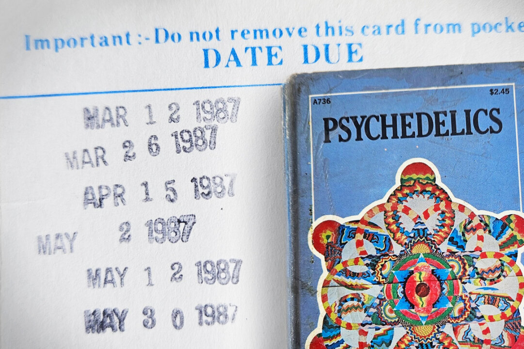 Overdue Library Book Returned 37 Years Late With Funny Note Inside—Here ...