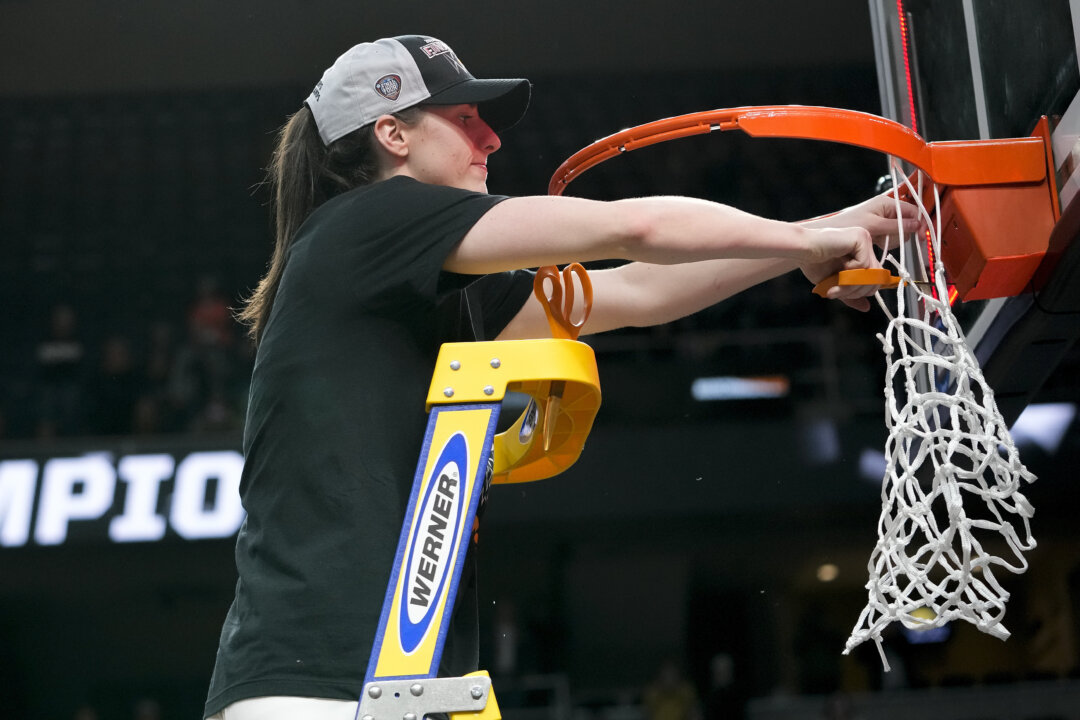 Iowa Women’s Basketball Sensation Clark Is Must-See TV, Even for NBA ...