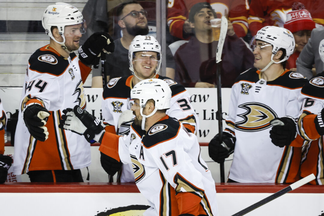Big Efforts From Killorn, Terry Help Ducks Snap Losing Streak at Five ...