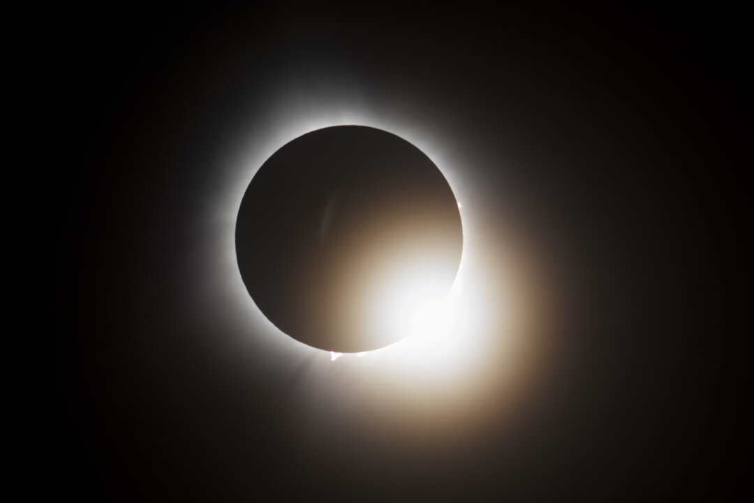 In Photos: Solar Eclipse Crosses North America | The Epoch Times