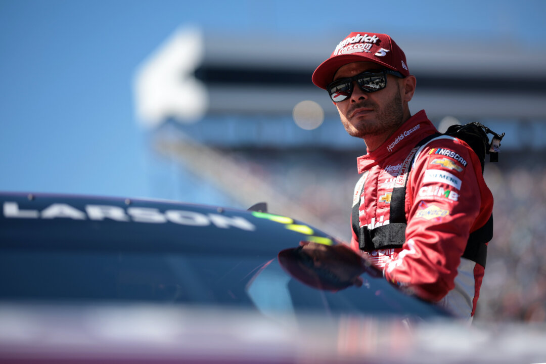 Larson Takes Over as NASCAR Points Leader | The Epoch Times