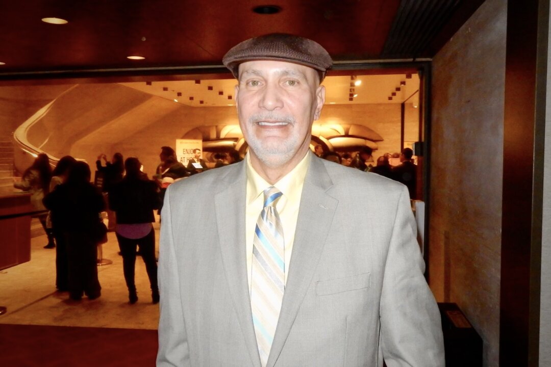 Shen Yun a Divine Experience, Says Business Owner | The Epoch Times
