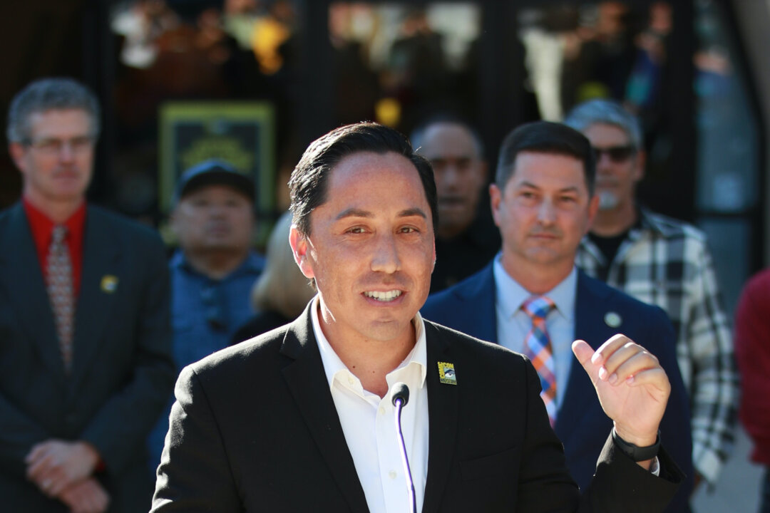 San Diego Mayor Takes Over City Manager Office as Part of Budget Cuts ...