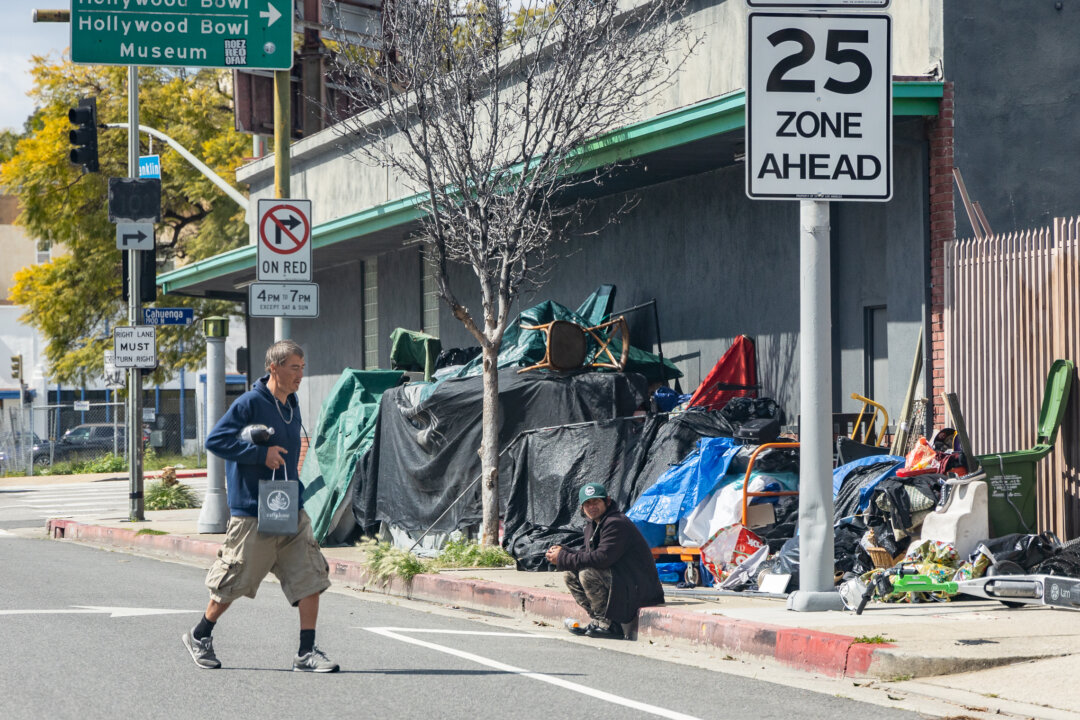 Los Angeles Transients Build House Between River and 110 Freeway | The ...