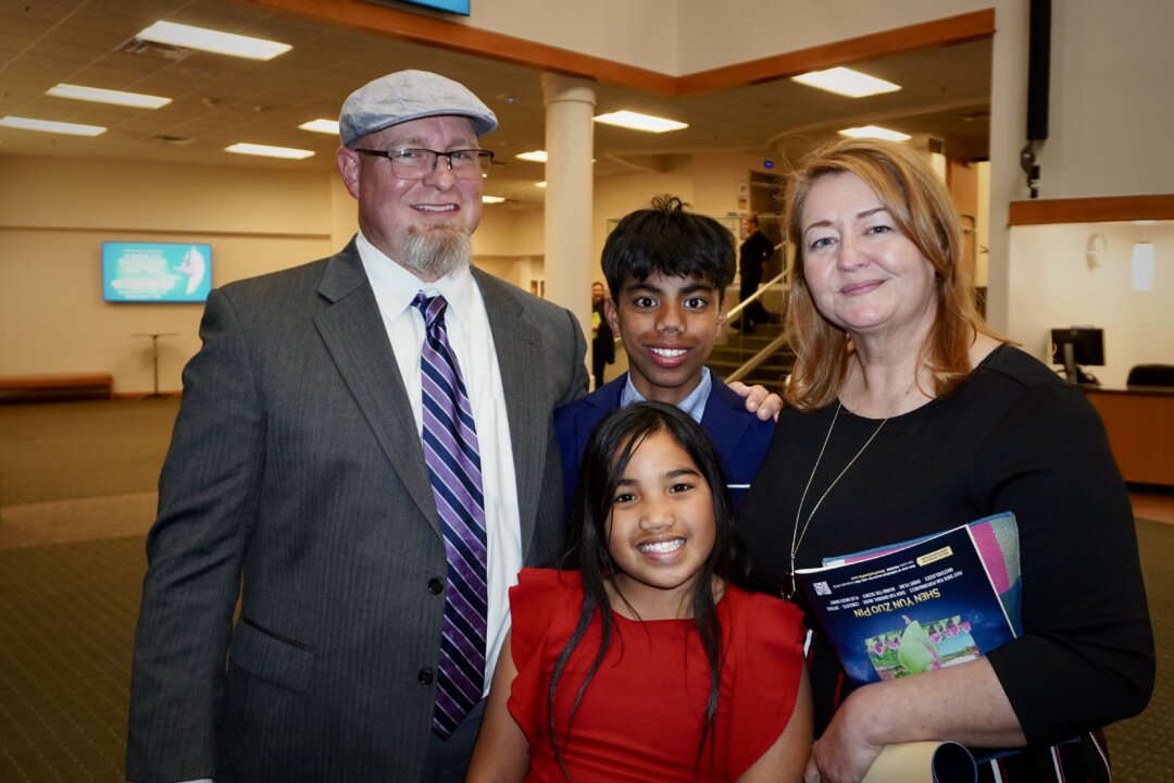 Professor Sees Messages of Positivity and Human Dignity in Shen Yun ...