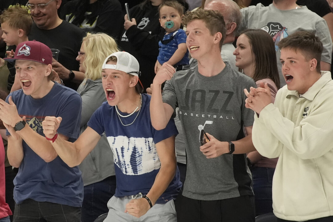 Utah Hockey Fans Welcome the Former Arizona Coyotes to Their New Home ...