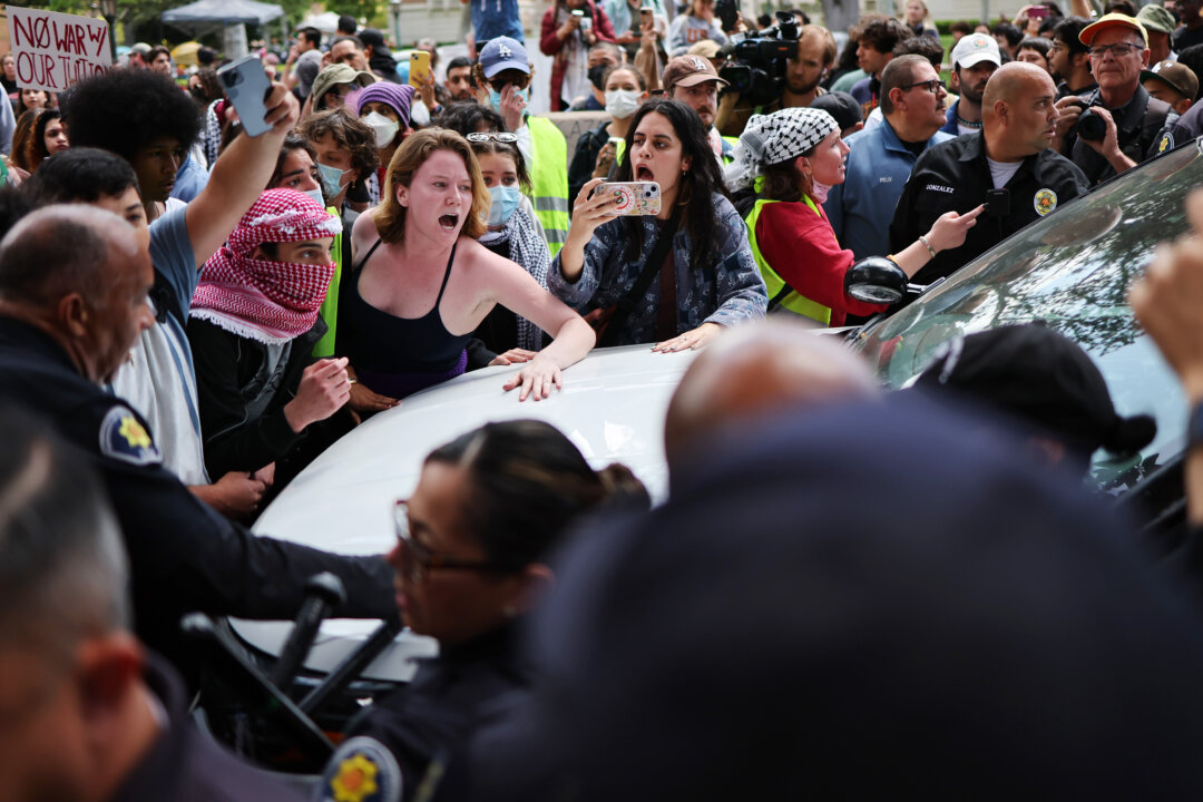 USC Campus Restricted After 93 Arrested in Pro-Palestine Protest | The ...