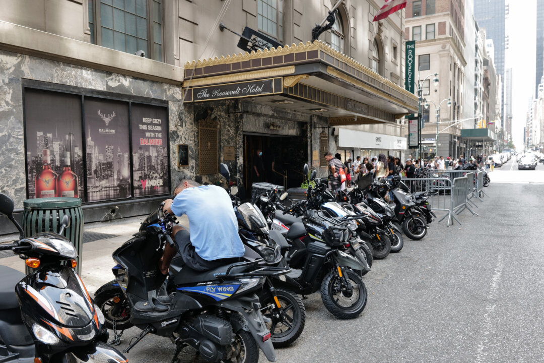 Republican Senators Warn of Illegal Immigrants Working as Food Delivery ...