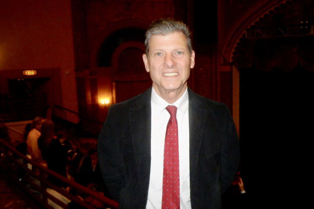 Stamford Theatergoer Praises Shen Yun | The Epoch Times