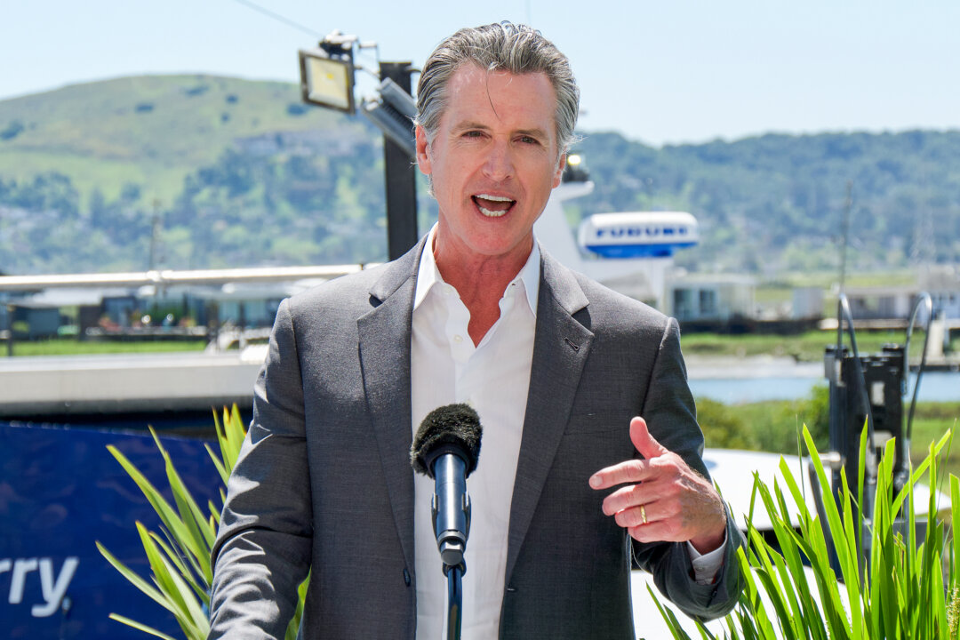 Newsom Vows to Stabilize California’s Insurance Markets | The Epoch Times