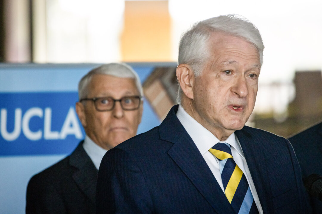UCLA Faculty Senate Rejects Censure, No-Confidence Motions on ...