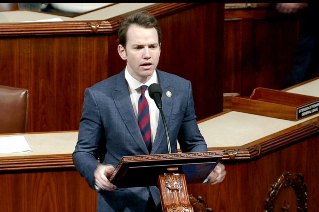 Congressman Pushes for End to College COVID-19 Shot Mandates as Dozens ...